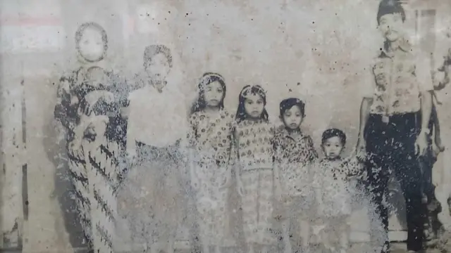 Pembantaian 'dukun santet' 1998-1999 di Banyuwangi: 'Ada tanda silang, lampu tiba-tiba mati, dan ...