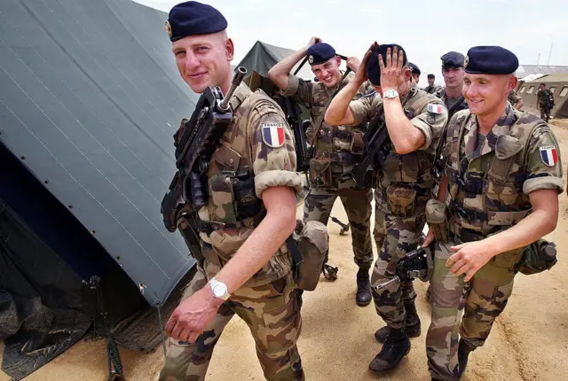 Insécurité : historique des interventions militaires étrangères en RDC - BBC News Afrique