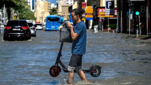 Roobka gacan ku sameyska ah miyaa sababay daadadka Dubai? - BBC News Somali