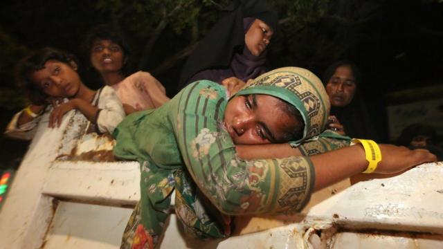 Rohingya ditolak: 'Rohingya di Sidoarjo', 'Rohingya minta tanah ...