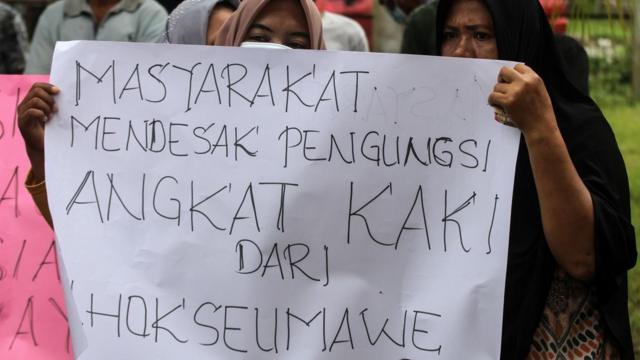Pengungsi Rohingya terdampar di Aceh dan 'ditolak warga', pemerintah Indonesia berencana ...