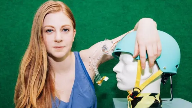Simone Giertz, la "reina de los robots mierdosos" que triunfa en YouTube con sus videos - BBC ...