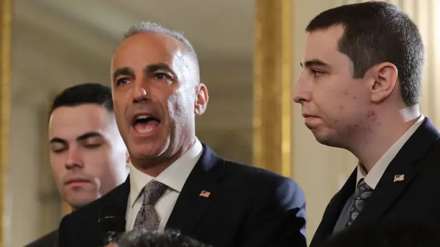 Donald Trump sugiere armar a los maestros de Estados Unidos para evitar ...