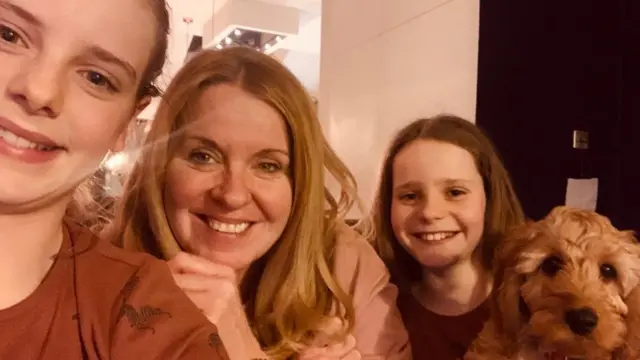 広げるのは親切 ウイルスではなく - BBCニュース