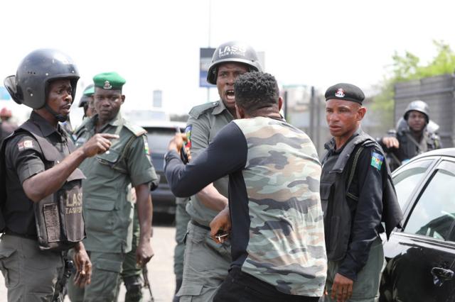 EndSars procession: Coffins, song for dead pipo, teargas and oda tins ...