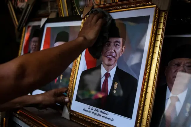 Pelantikan Jokowi: Kabinet Kerja Jilid II akan lebih tersandera elite politik? - BBC News Indonesia