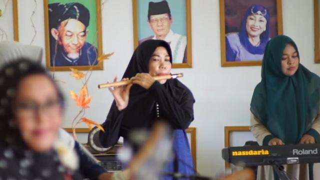 Nasida Ria membawa kasidah ke era streaming: 'Dulu jualan pakai kaset ...