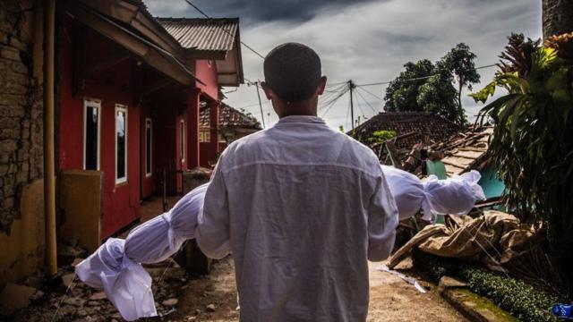 Gempa Cianjur: Korban meninggal bertambah menjadi 271 orang, tim SAR fokus evakuasi korban di ...