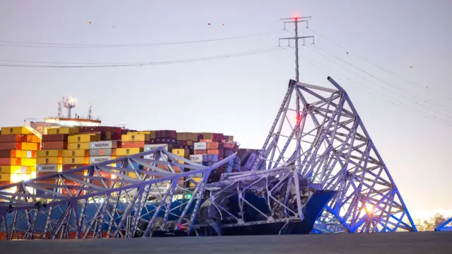 Baltimore: uno de los principales puentes de la ciudad se derrumba al ...