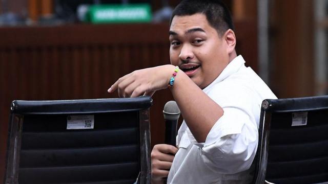 Kasus dugaan korupsi Menara BTS Kominfo: Anggota BPK Achsanul Qosasi menjadi tersangka ke-16 ...