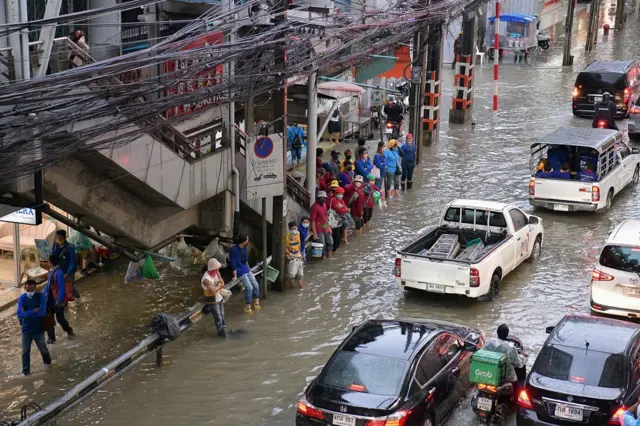 เทียบข้อมูลน้ำท่วม 2554 กับ 2565 หลังรัฐยืนยันไม่ซ้ำรอย - BBC News ไทย