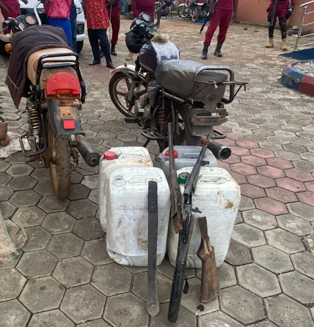 Ọwọ ìkọ̀ Amotekun tẹ àwọn adigunjálè lásìkò tí wọ́n ń ṣọṣẹ̀ l'Ondo - BBC News Yorùbá
