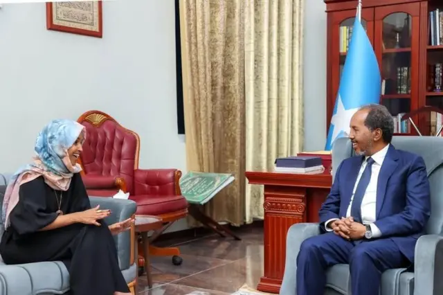 Ilhaan Cumar: "Waan ku faanaa hiddahayga Soomaaliyeed, taasina maaha ...