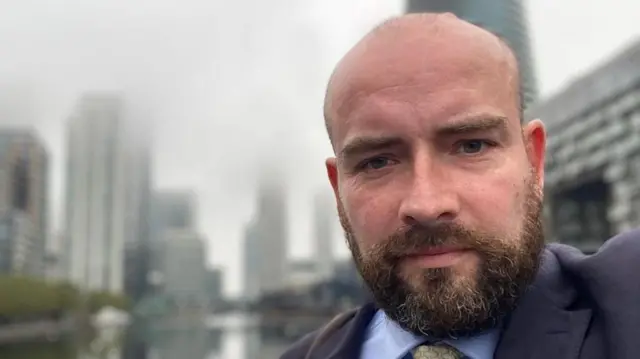 ਫ਼ੇਸਬੁੱਕ ਉੱਤੇ ਝੂਠੇ ਲੇਖਾਂ ਰਾਹੀਂ ਲੱਖਾਂ ਰੁਪਏ ਦੀ ਠੱਗੀ ਕਿਵੇਂ ਕੀਤੀ ਜਾ ਰਹੀ ਹੈ ...