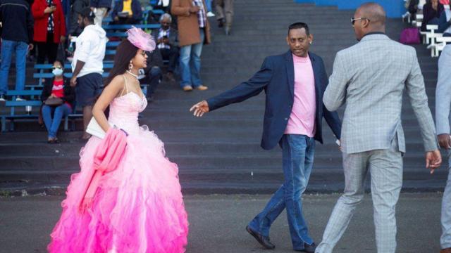 Durban July 2022: South Africa most fashionable horse race fotos - BBC ...