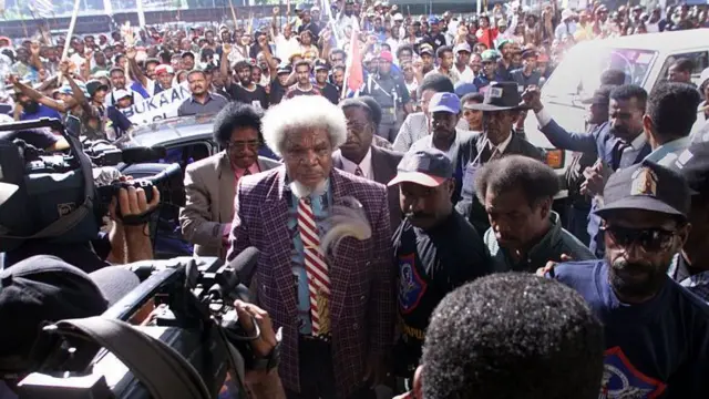 Papua: Polemik pemindahan makam Theys Hiyo Eluay - Dihendaki keluarga ...