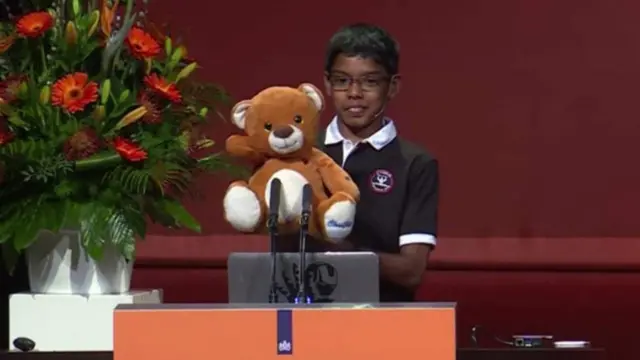 Reuben Paul, el niño de 11 años que hackea ositos de peluche y ya tiene ...