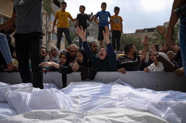 حرب غزة: "أوقفوا القتل الجماعي للفلسطينيين" – هآرتس - BBC News عربي