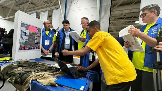 Barattoonni Itoophiyaa roobootii ibidda dhaamsu hojjetan Ameerikaatti ...