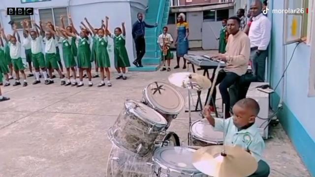 Motiriolaoluwa Emmanuel jẹ ọmọ arídunnú fún mi- Rotimi Emmanuel - BBC ...