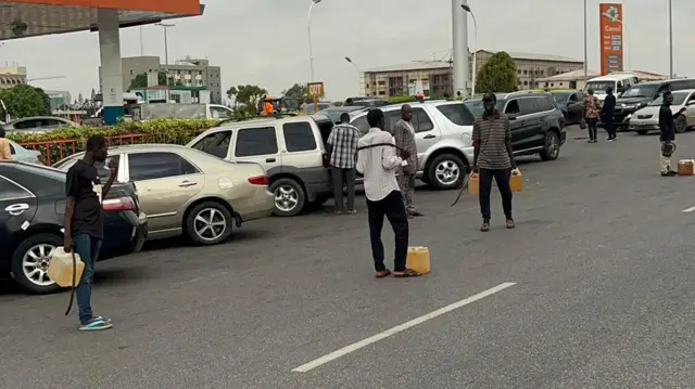 Fuel scarcity in Nigeria: Reasons why petrol scarce and wen e fit end - Expert - BBC News Pidgin
