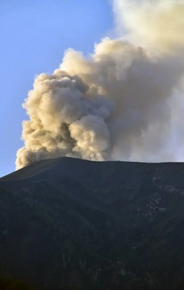 Banjir lahar dingin melanda Sumbar usai erupsi Gunung Marapi - 'Tak bisa dihindari' - BBC News ...