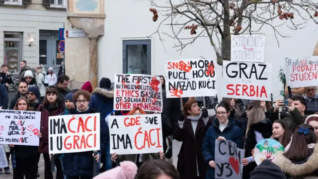 Završena studentska blokada mosta u Novom Sadu, Vučić kritikuje 'vašarsku atmosferu' - BBC News ...