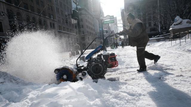Las imágenes de la tormenta de récord que cubrió de nieve el noreste de ...