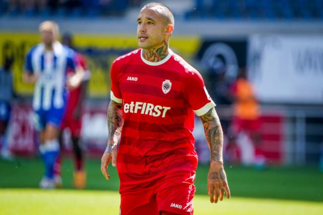 Royal Antwerp, yedek kulübesinde sigara içen Nainggolan’ı süresiz kadro ...