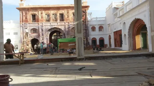 जो जान हथेली पर लेकर भरते हैं फ़िल्मों में रंग - BBC News हिंदी