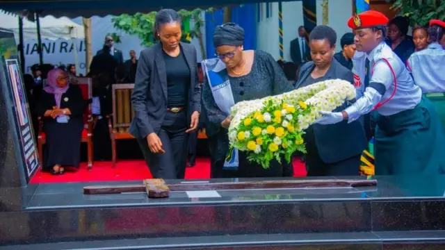 Habari katika Picha: Rais Samia Suluhu Hassan akiongoza wengine kuweka ...