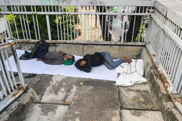 APBN: Warisan utang pemerintahan Jokowi untuk pemerintahan Prabowo, ekonom peringatkan 'Kita ...