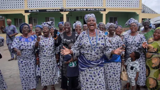 Àwọn olóṣùgbó yarí ní Ijebu-Ode lórí ìsìnkú Awujale, wọ́n fi ìlànà ...