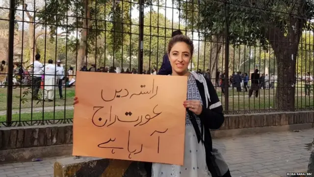 ਪਾਕਿਸਤਾਨ ਵਿੱਚ ਕੌਮਾਂਤਰੀ ਮਹਿਲਾ ਦਿਵਸ: 'ਜਦੋਂ ਔਰਤ ਬੋਲਦੀ ਹੈ ਤਾਂ ਉਸ ਨਾਲ ਜ਼ਮਾਨਾ ...