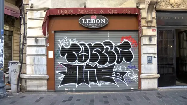Lebon Pastanesi: Beyoğlu'nda 212 yıllık pastane kapandı - BBC News Türkçe
