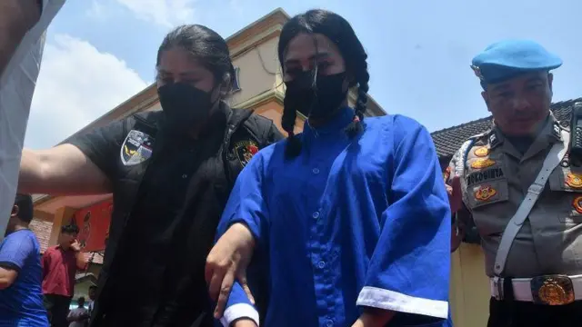 Judi online: Polisi tetapkan 24 tersangka sindikat judol Komdigi – Bagaimana modus operandi dan ...