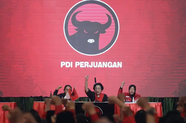 Quick count Pilkada 2024: Mengapa jagoan PDIP keok di ‘kandang banteng’ Jateng dan Sumut? - BBC ...