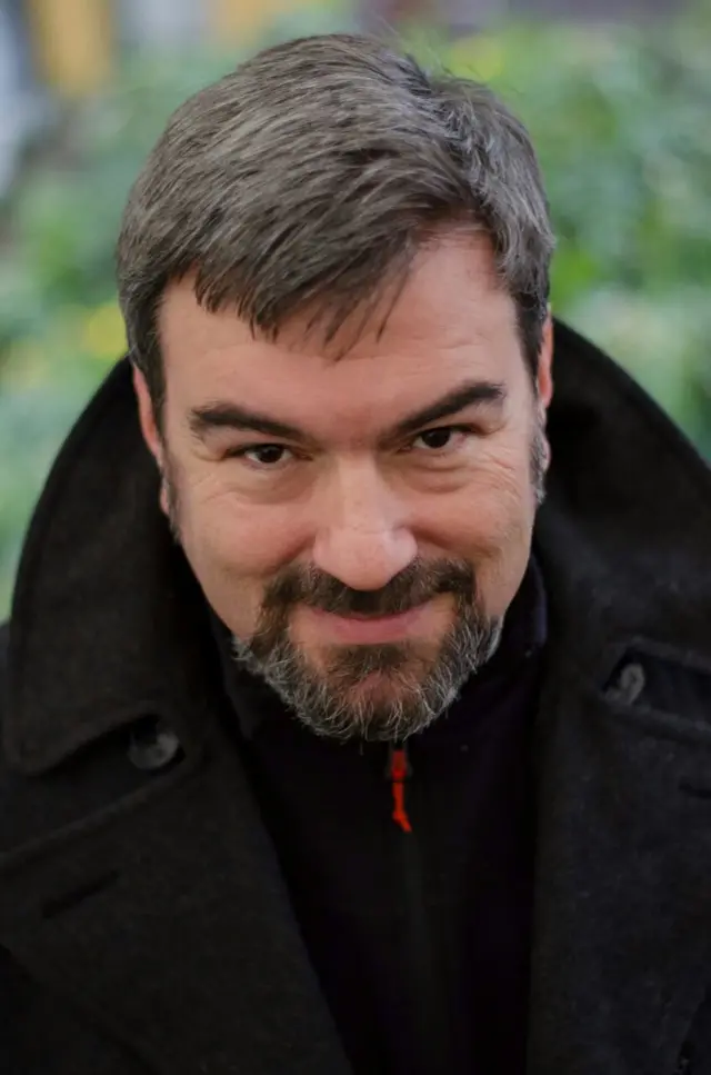 Roberto Palacio: "En la era de la ansiedad consumimos emociones como se consumían lavadoras y ...