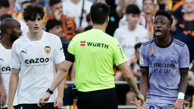 Ihiganwa ryari irya Ronaldinho, Ronaldo, Cristiano na Messi uyu munsi ...