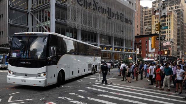 “Miles de migrantes están siendo usados en un juego político macabro ...