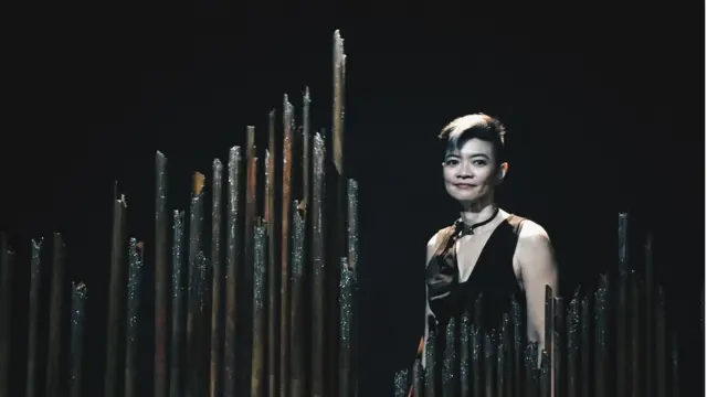 Menjelajahi paradoks kehidupan dan kematian bersama Lie Fhung - BBC ...