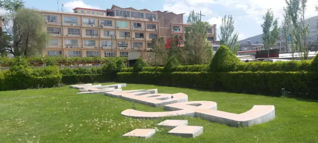 وزیر معارف افغانستان: ناقص کردن موی دانش آموزان ممنوع است - BBC News فارسی