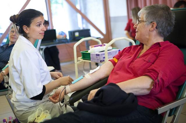 Khuraafaadka la xiriira ku deeqista dhiigga - BBC News Somali