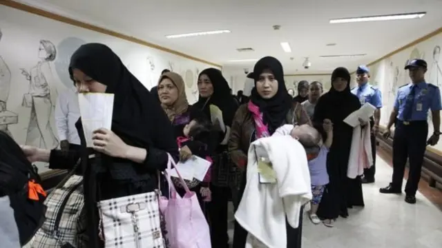 TKI disekap di Arab Saudi, kebijakan moratorium 'kebobolan' - BBC News Indonesia