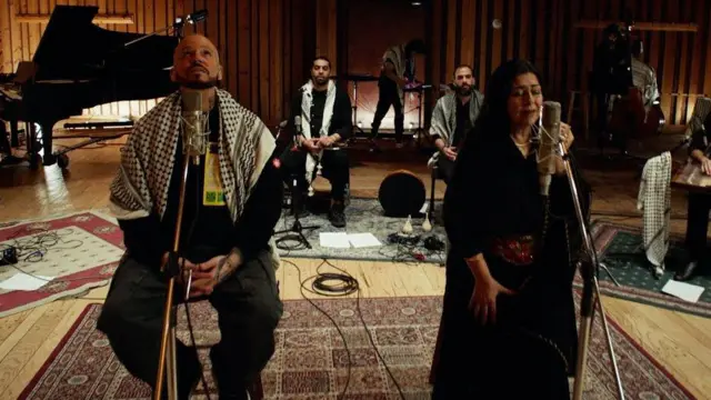 Residente: el artista estrena una emotiva canción con la cantante palestina Amal Murkus sobre el ...