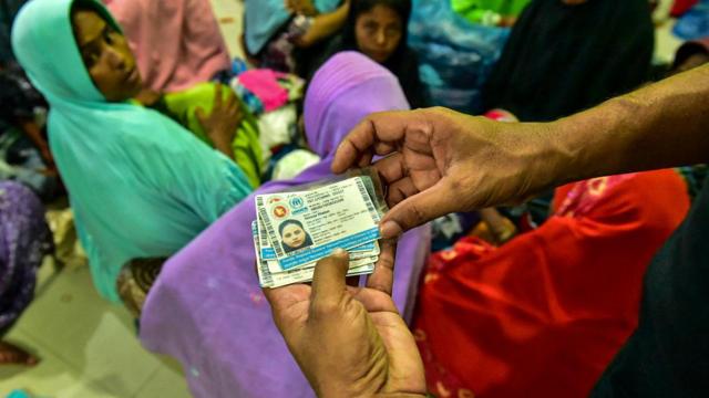 Pengungsi Rohingya terdampar di Aceh dan 'ditolak warga', pemerintah Indonesia berencana ...