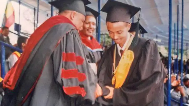 ብሩህተስፋ ኢብራሒም፡ መምህሮቹ መታሰቢያ ለማቆም የሚጥሩለት ብዙ ያልተነገረለት ተመራማሪ - BBC News አማርኛ