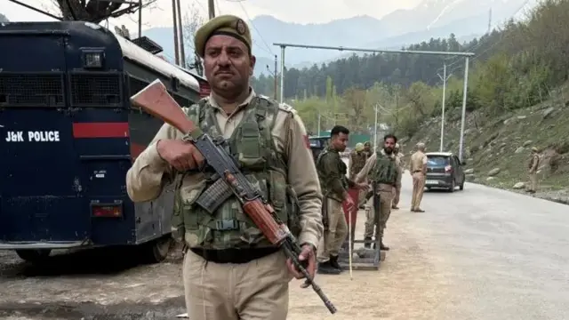 แคชเมียร์: ผู้รอดชีวิตเผยนาทีเหตุกราดยิงในแคชเมียร์ของอินเดีย สังหารนักท่องเที่ยวดับ 26 คน - BBC ...