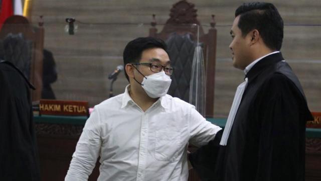 Kasus obat batuk sirop: Empat petinggi perusahaan produsen obat divonis dua tahun penjara, orang ...