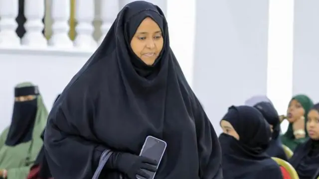 Nasiiba Aadan Siiro: Gabadha jeedisa muxaadarooyinka diiniga ah ee soo jiita haween ay ...